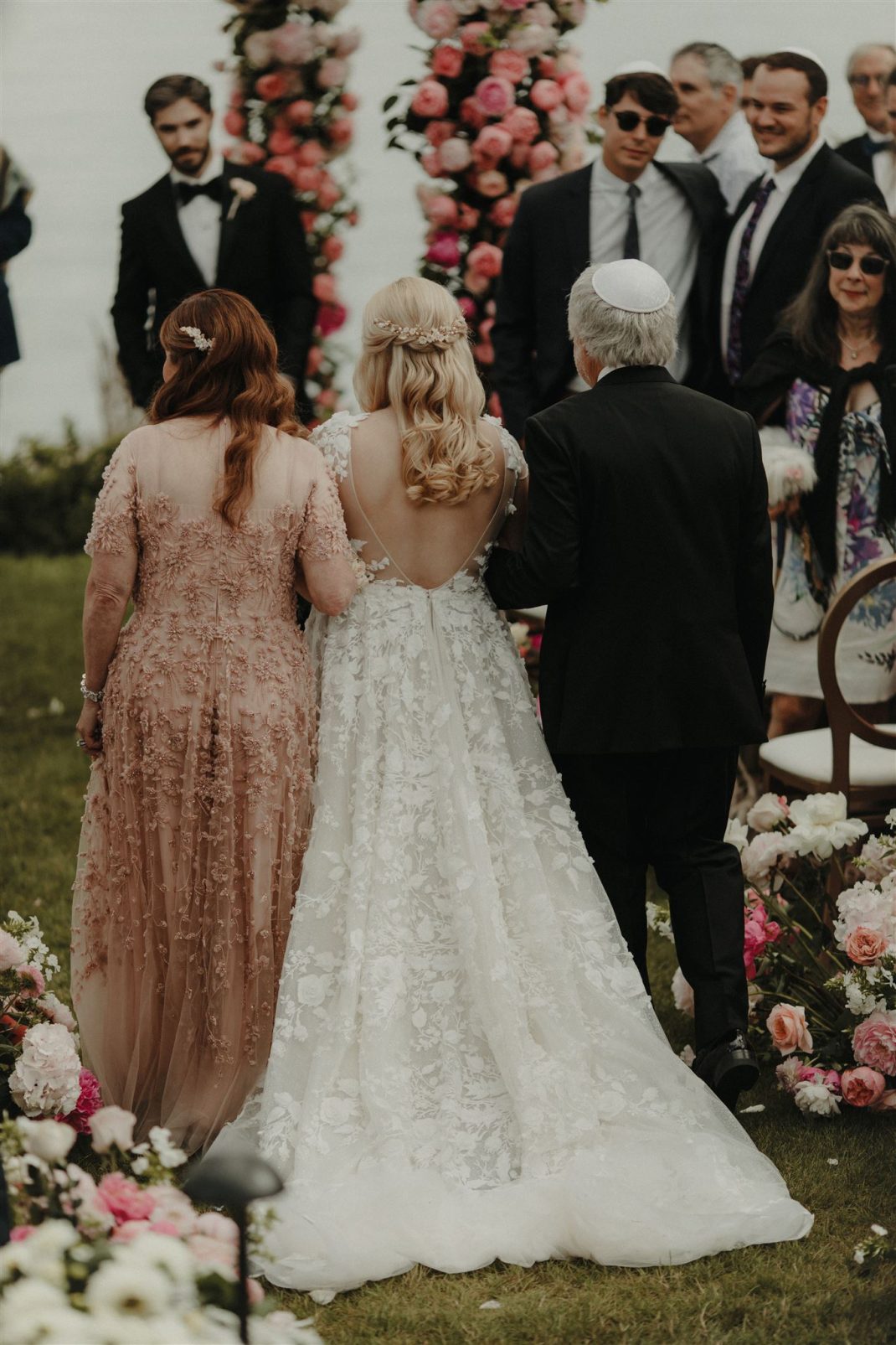 A Boho-Chic Oceanside Garden Wedding on The Sunshine Coast, Canada ...
