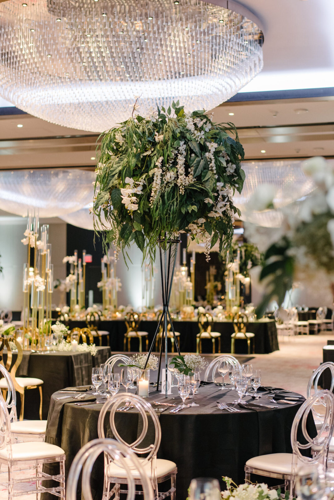 A Modern Version of a 1920s Miami x Great Gatsby-Inspired Wedding ~ WedLuxe