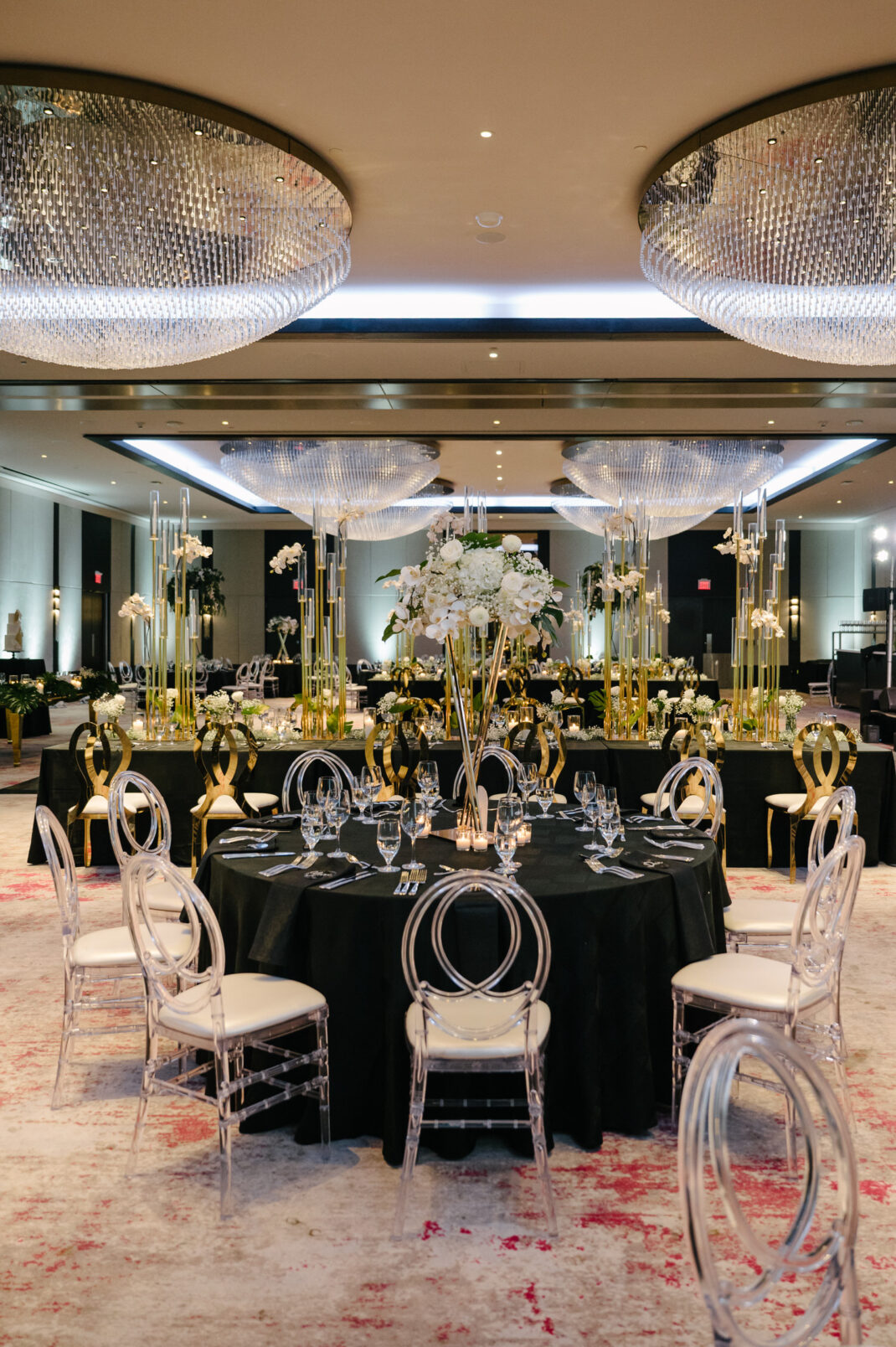 A Modern Version of a 1920s Miami x Great Gatsby-Inspired Wedding ~ WedLuxe