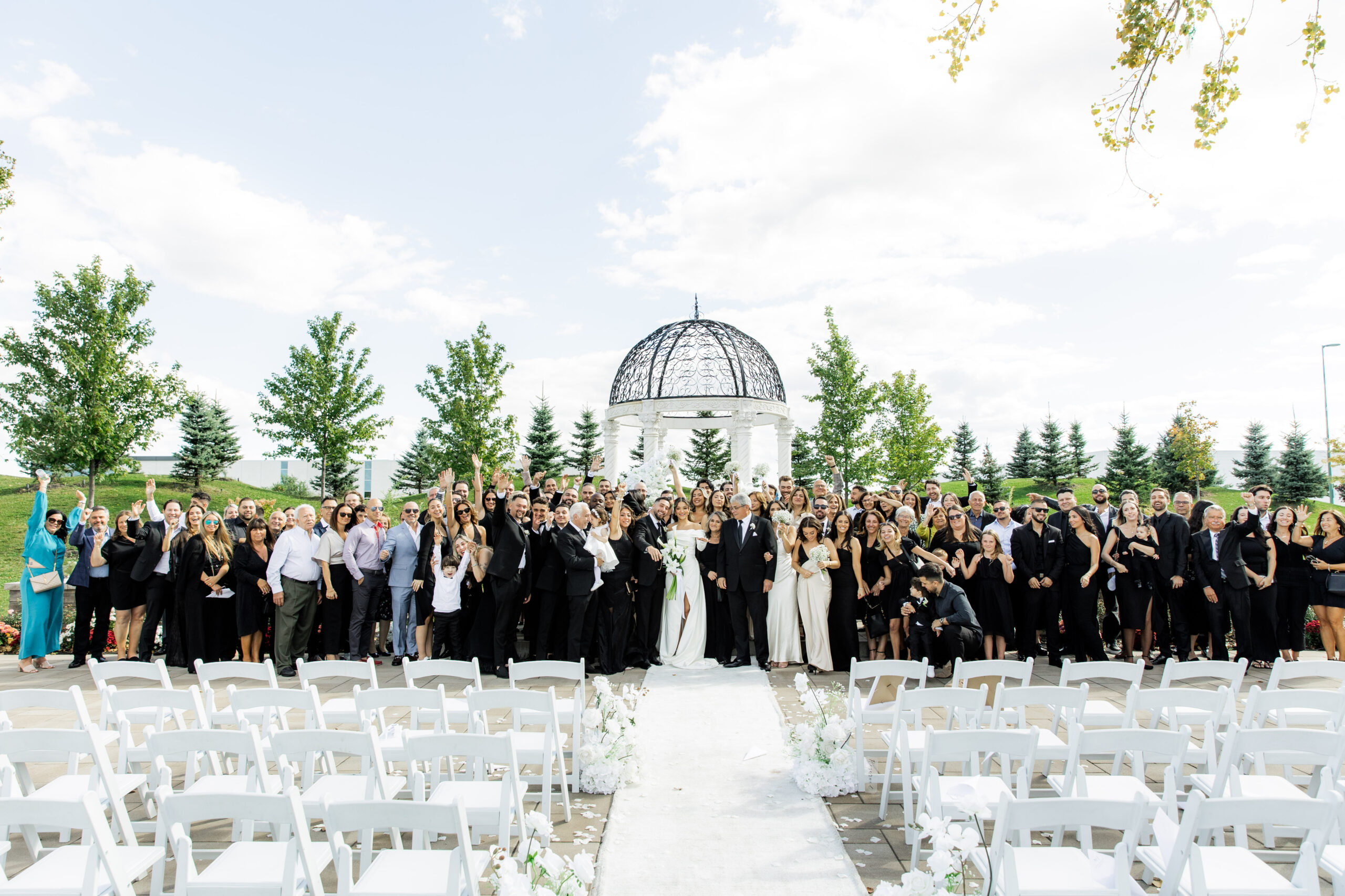 A large group wedding photo captures a splendid Old-Hollywood vibe ...
