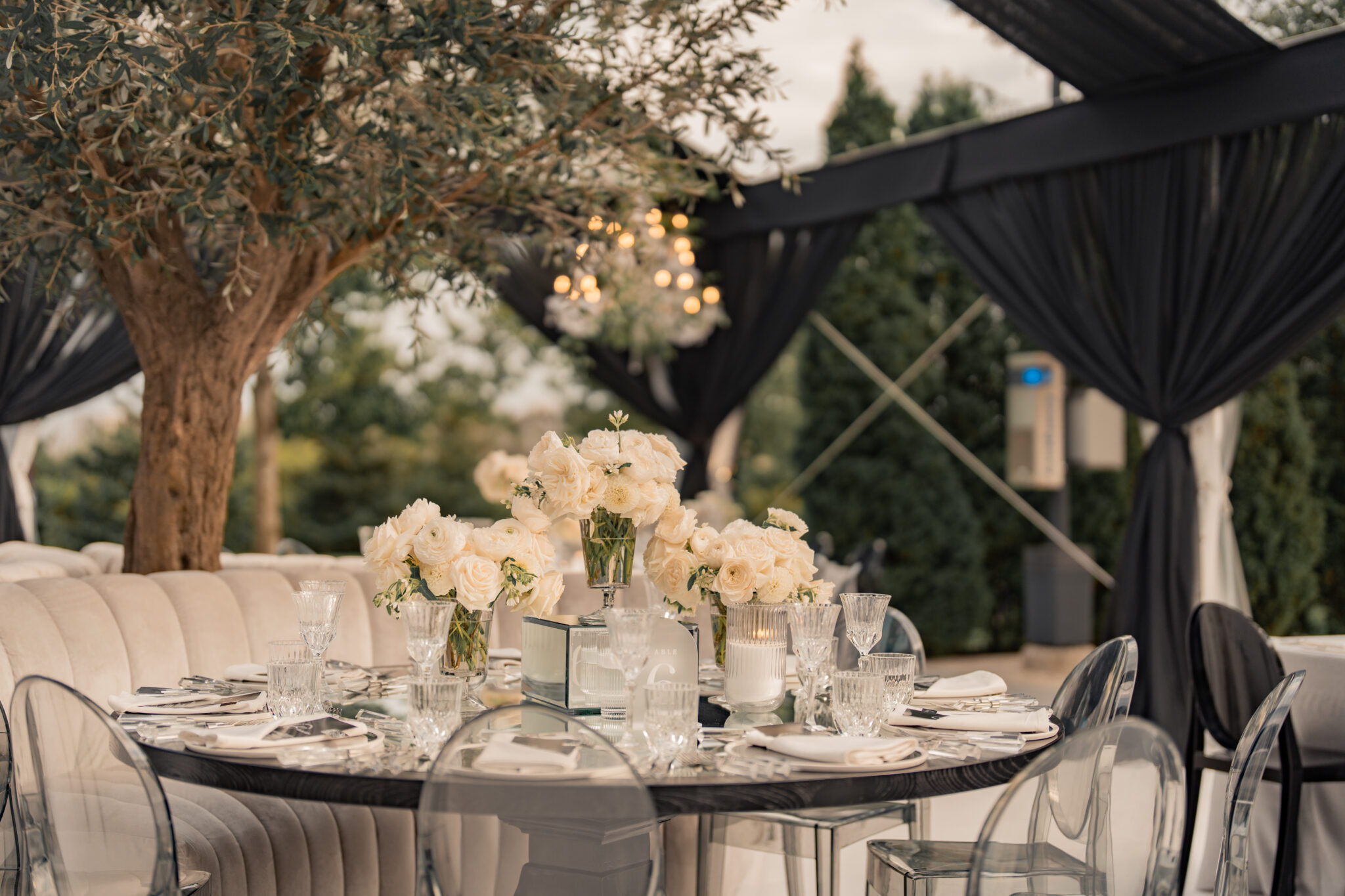 Elegant outdoor table setting at an Aga Khan Museum pavilion wedding ...