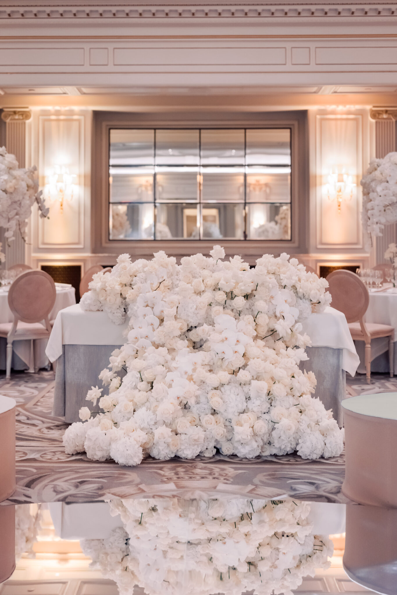 A lavishly decorated banquet hall, perfect for a luxury Paris wedding ...